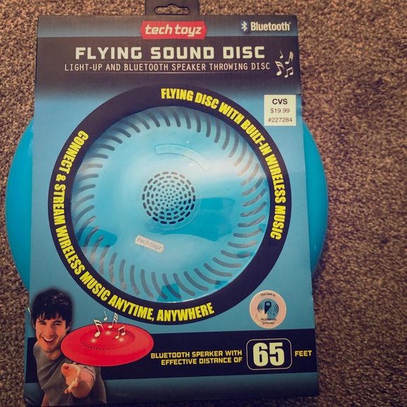 tech toyz | Bedding | Flying Sound Disc Bluetooth Speaker Throwing Disc ...
